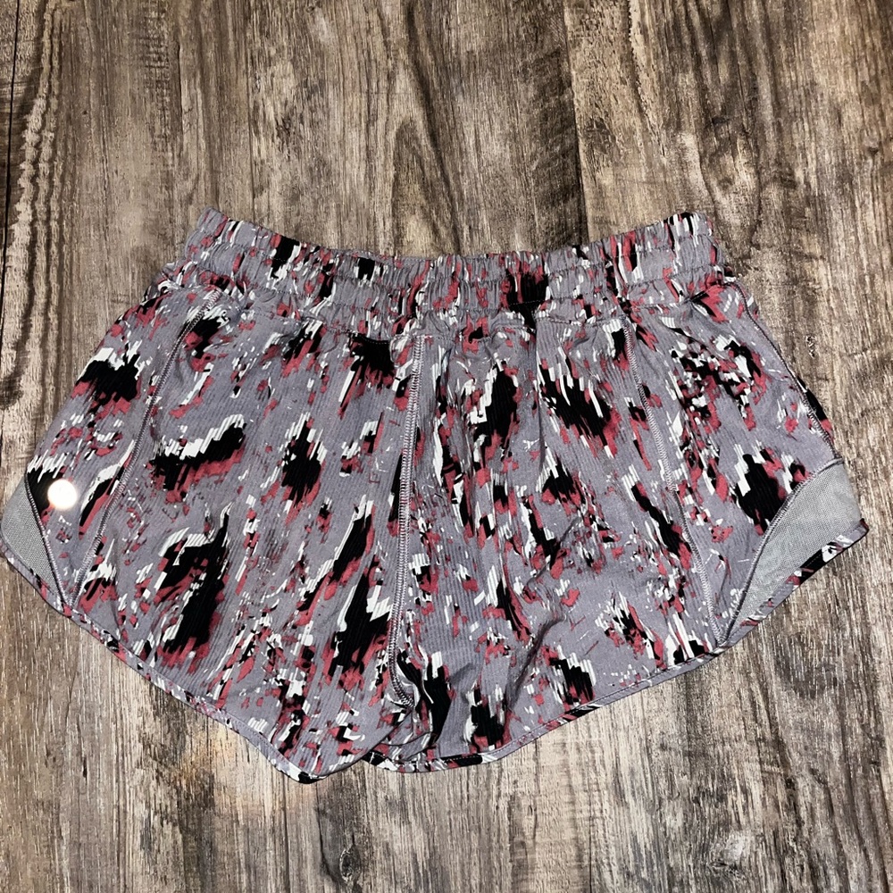Lululemon Size 6 Shorts - Gem